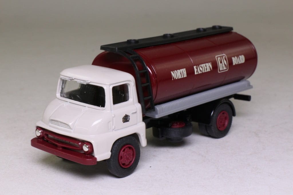 Corgi Vanguards 1/64 VA9000 Ford Thames Trader Tanker – North Eastern ...