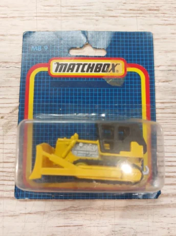 Matchbox MB9 Red Dozer (Macau) – The Dartford Model Corner